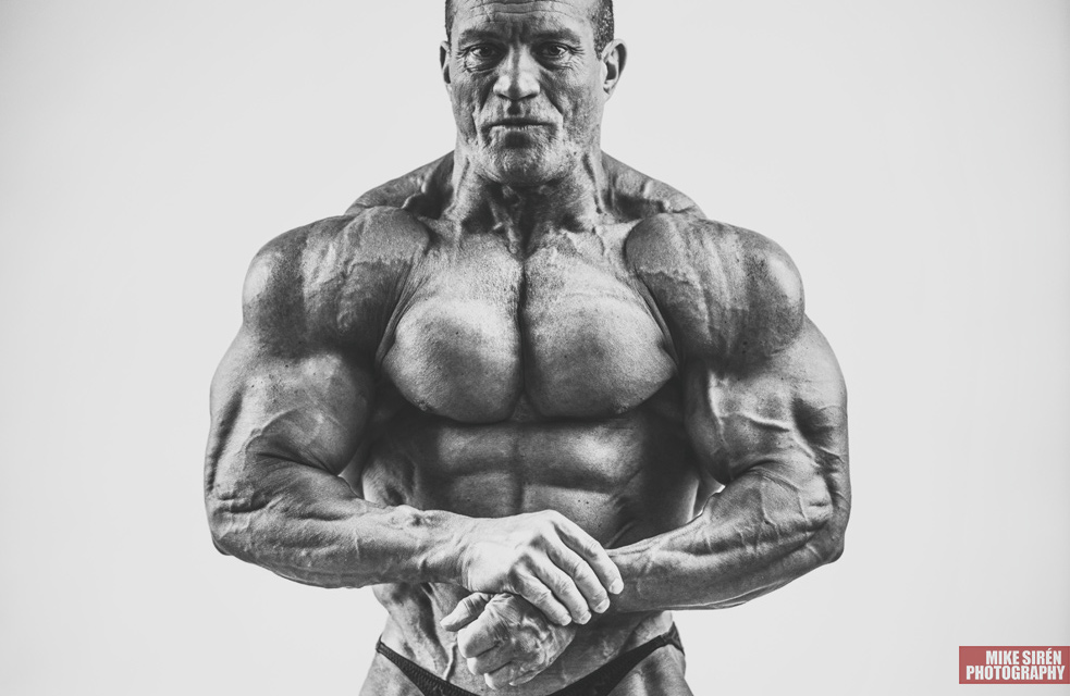 Pakkotoisto.com – Jerry Ossi studiokuvissa